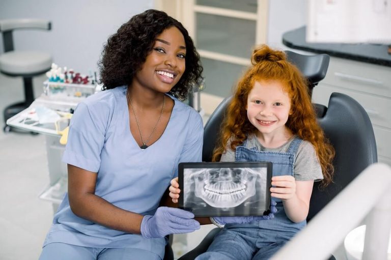 Dentista periodontista: tudo sobre a especialidade odontológica
